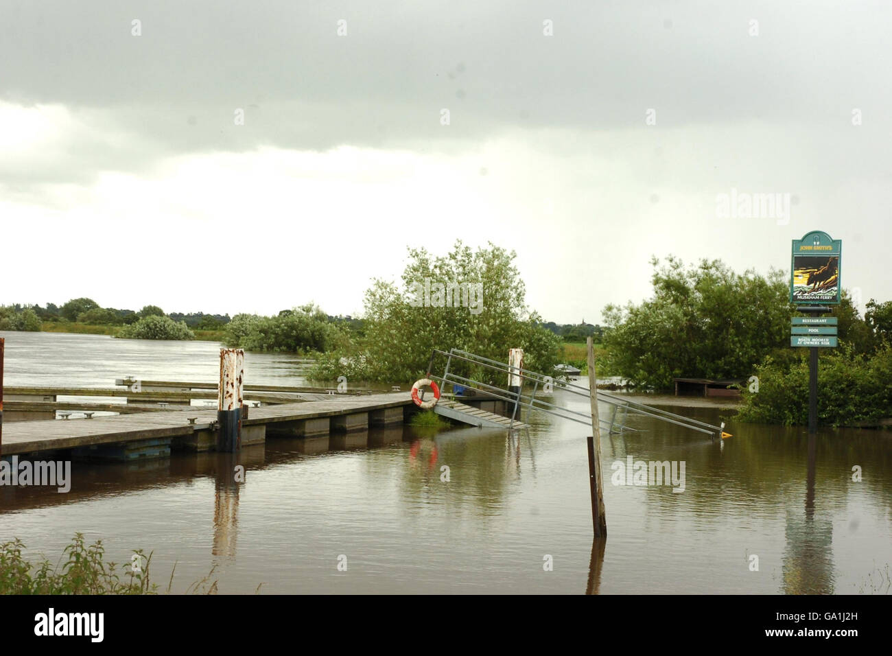 The beer garden of the ferry pub in north muskham hi-res stock ...