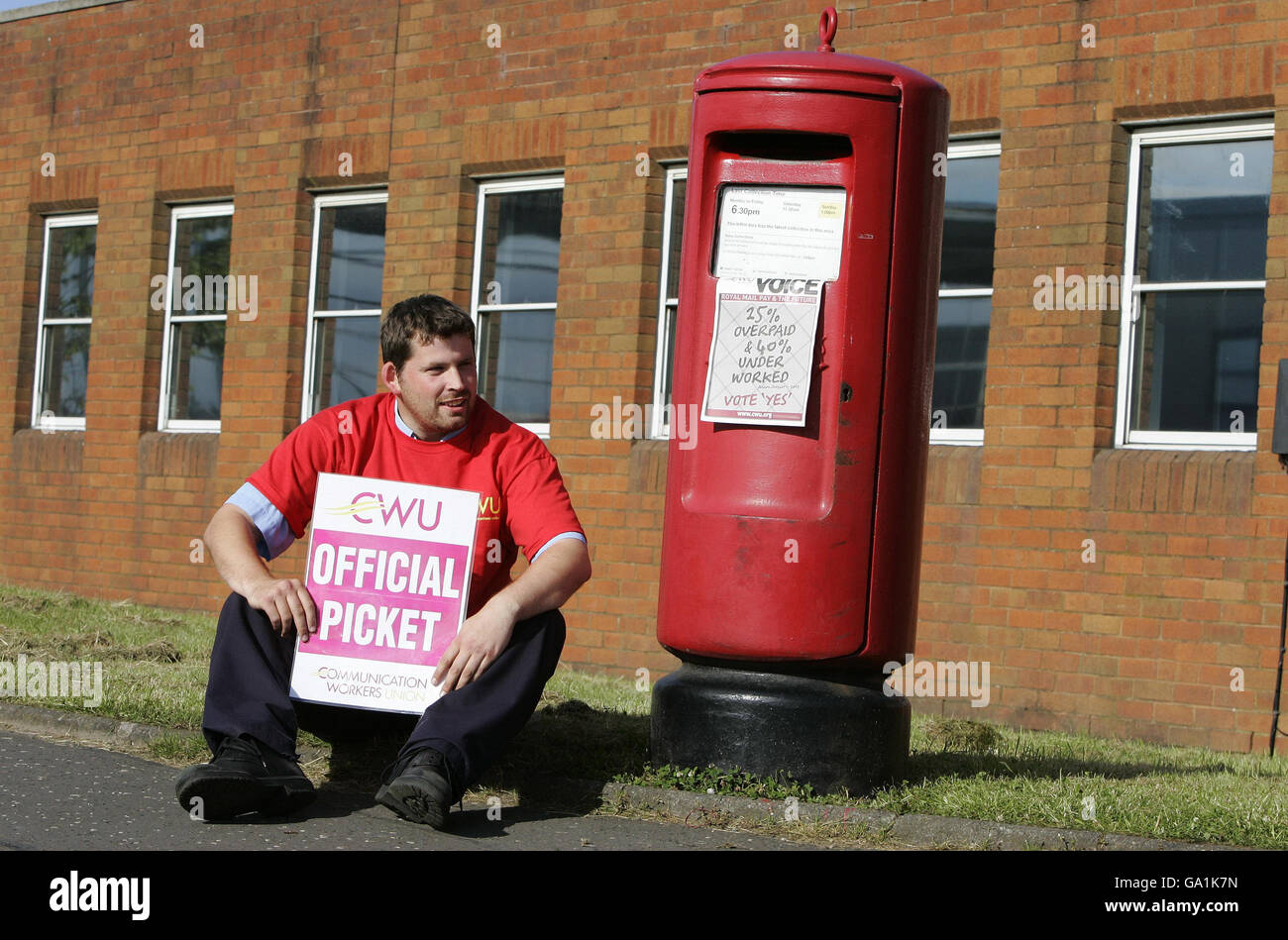 Office in a box hi-res stock photography and images - Alamy
