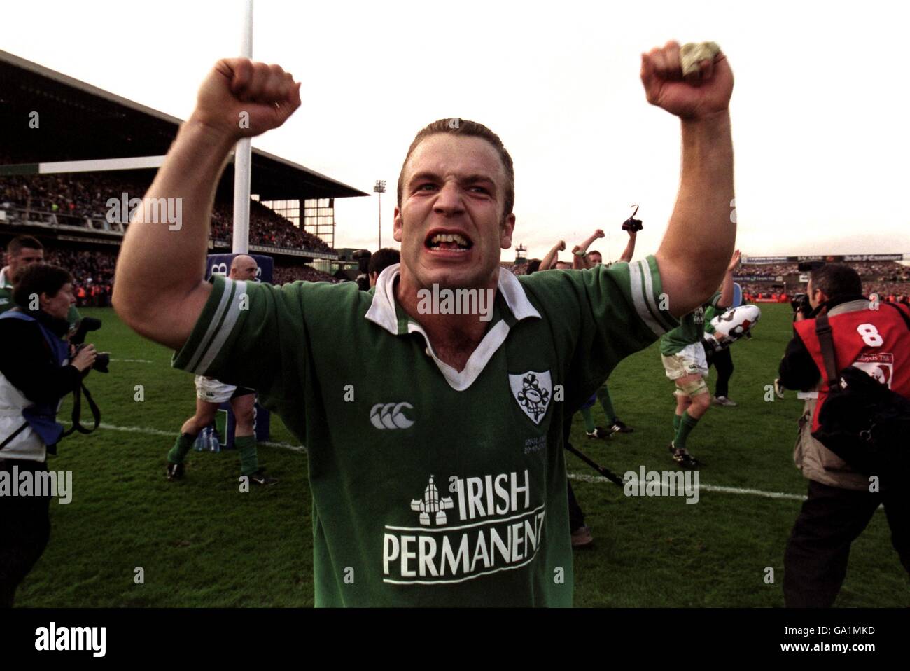 Ireland's Kevin Maggs celebrates victory and preventing England ...