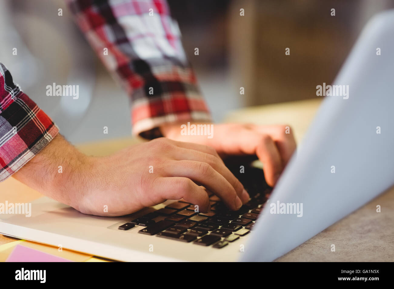 Mans hand using laptop Stock Photo - Alamy
