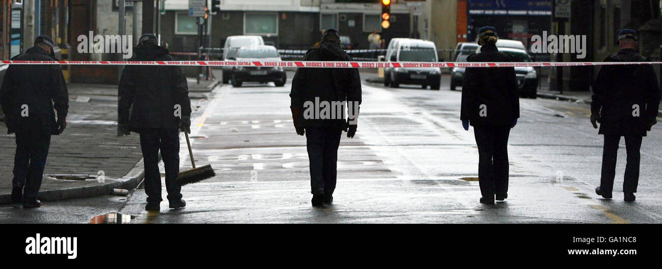 Fight outside pub hi-res stock photography and images - Alamy