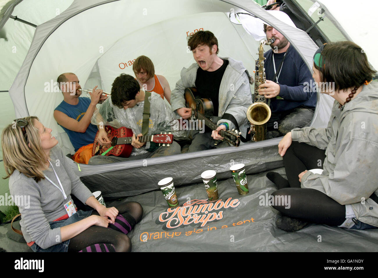 Emma simkins isabelle broom listen rumblestrips play glastonburys ...