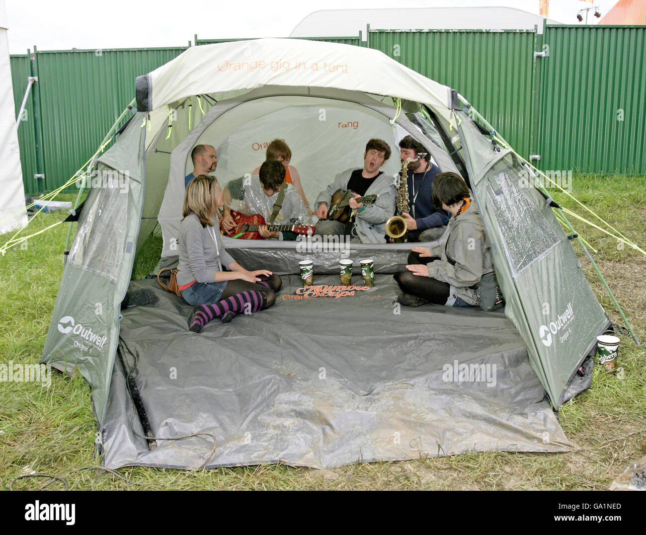 Emma Simkins and Isabelle Broom listen as The Rumblestrips play ...