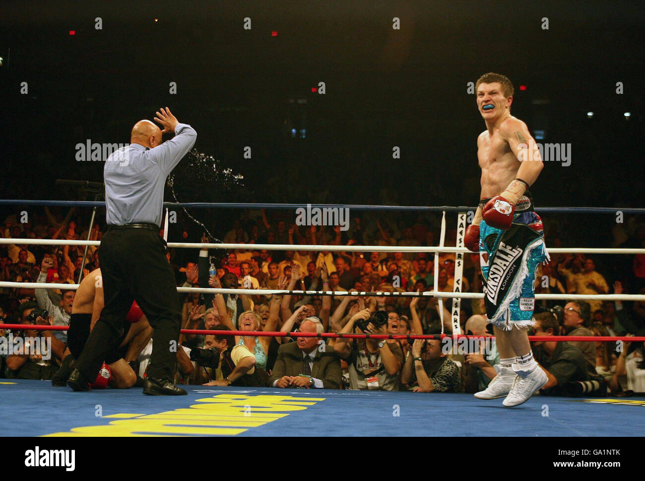 Hatton castillo boxing hi-res stock photography and images - Alamy