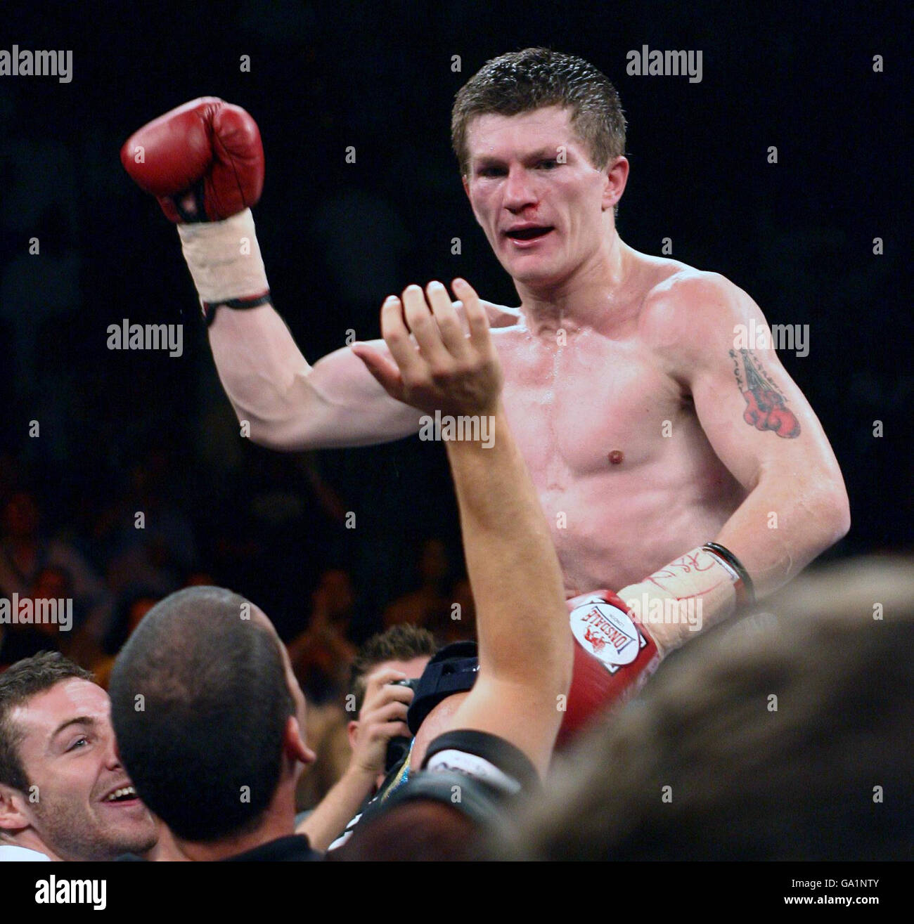 Ricky hatton v jose luis castillo hi-res stock photography and images ...