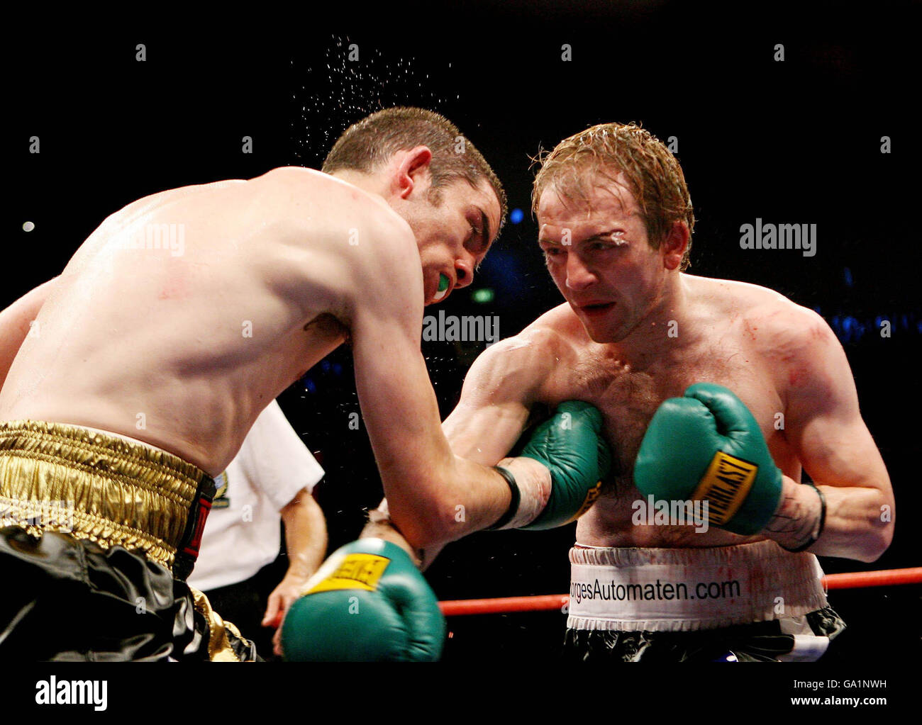 Boxing - European Super-Bantamweight Title - Bernard Dunne v Reidar ...