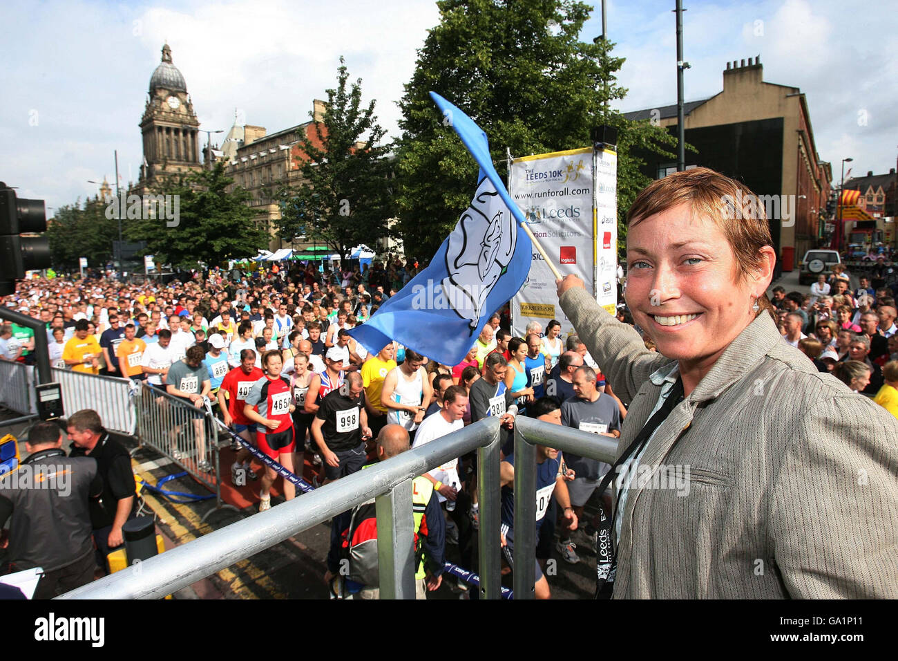 Cancer sufferer and charity fundraiser Jane Tomlinson starts the 10k ...