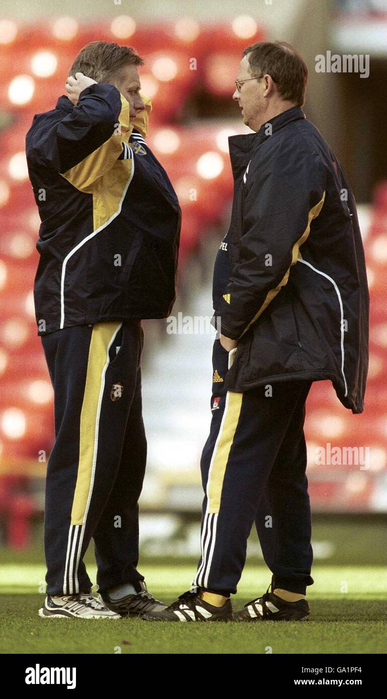 International Soccer - Sweden training - Old Trafford Stock Photo - Alamy