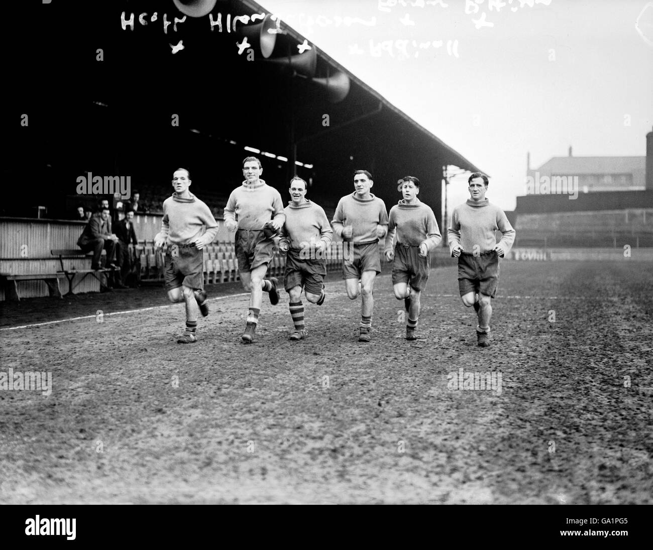 Sport football action queens park rangers Black and White Stock Photos ...