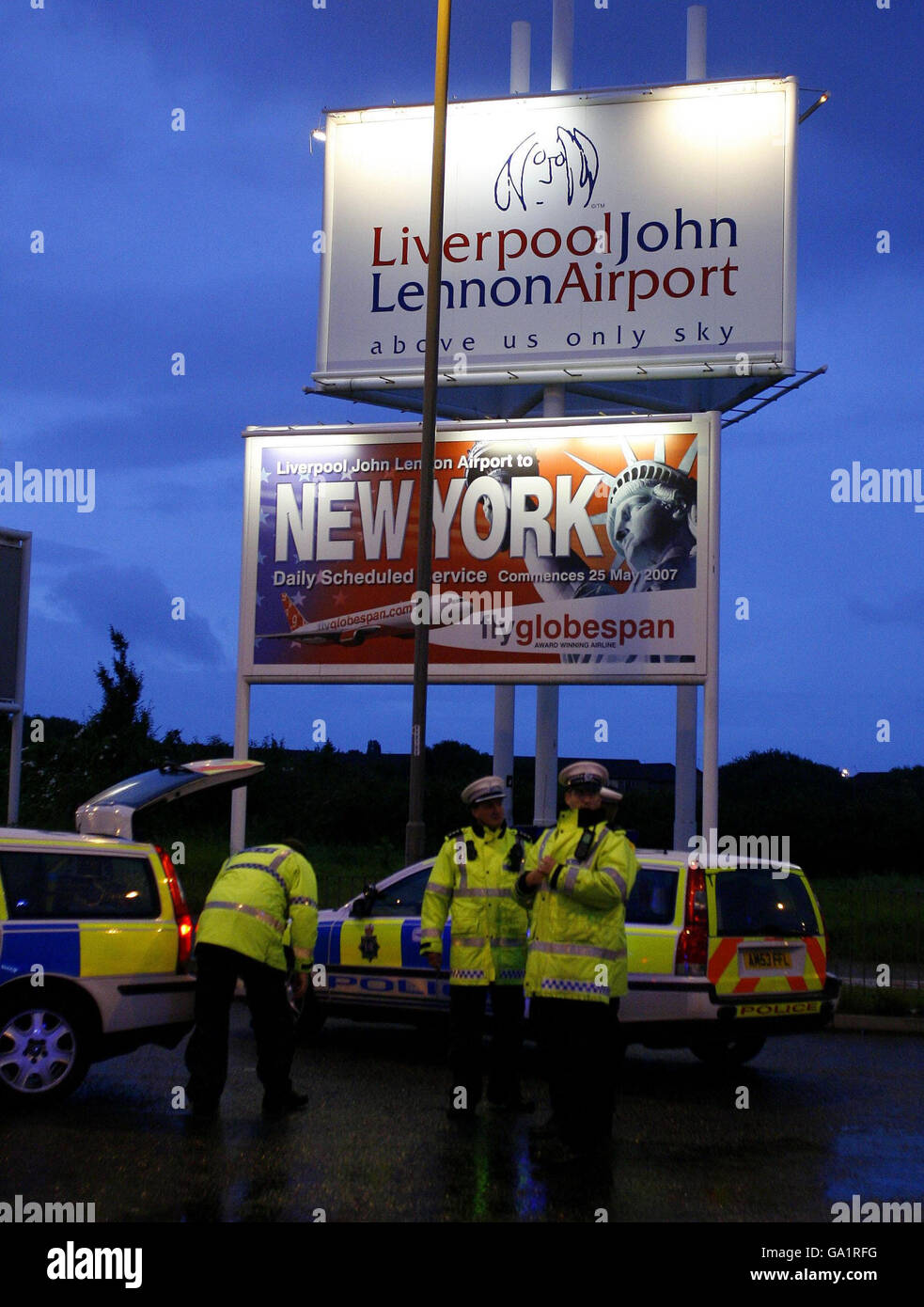 Merseyside Police Officers put up a cordon near to Liverpool John ...