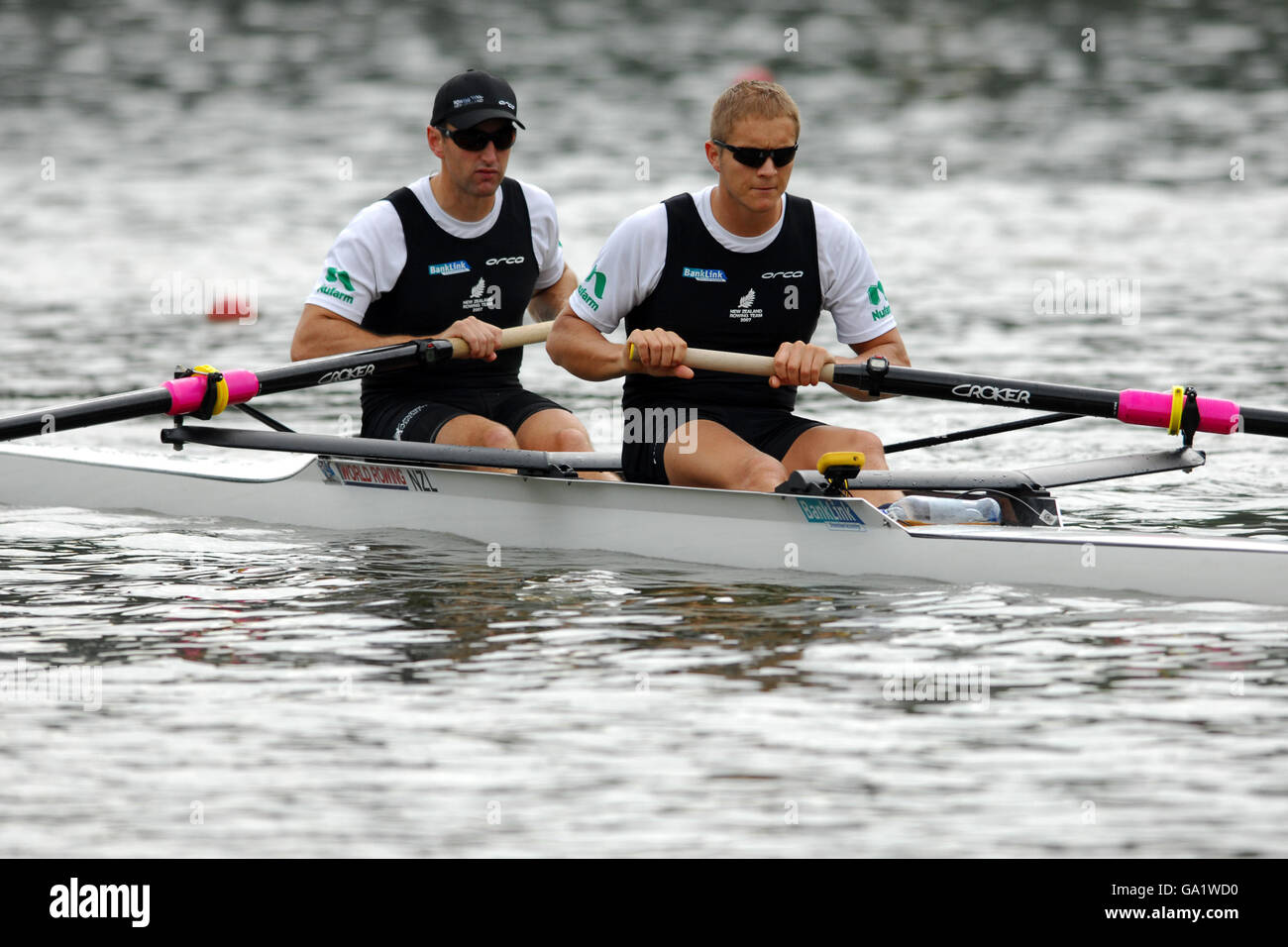 New Zealand's George Bridgewater (right) and Nathan Twaddle compete in ...