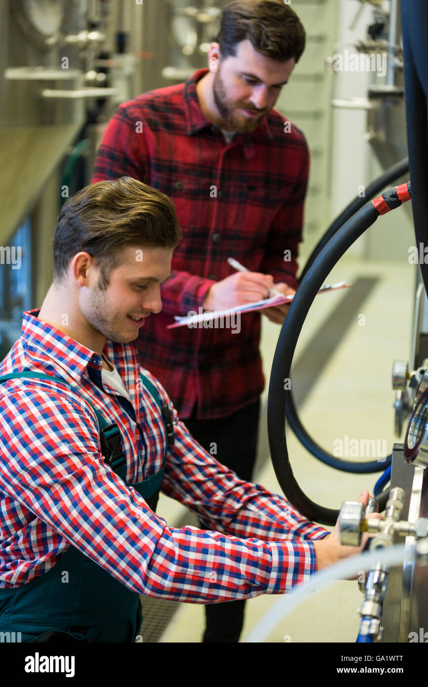 Maintenance workers hi-res stock photography and images - Alamy