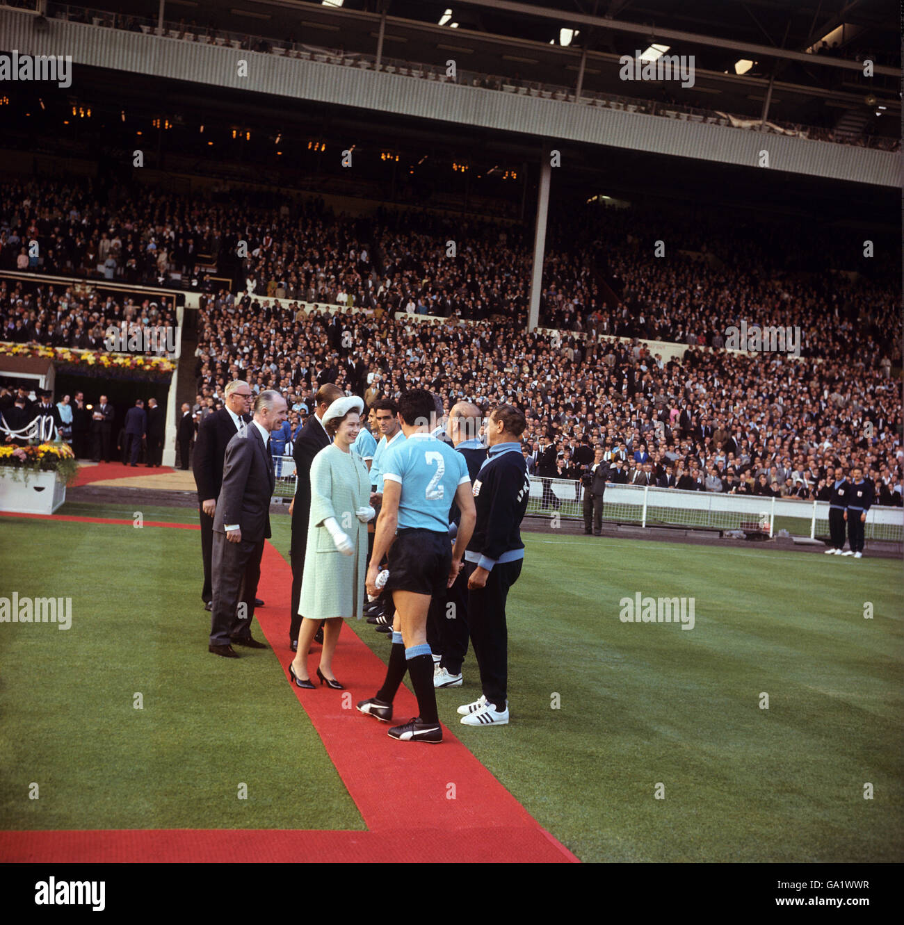 H.M Queen is introduced to Uruguay's captain Horacio Troch Stock Photo ...