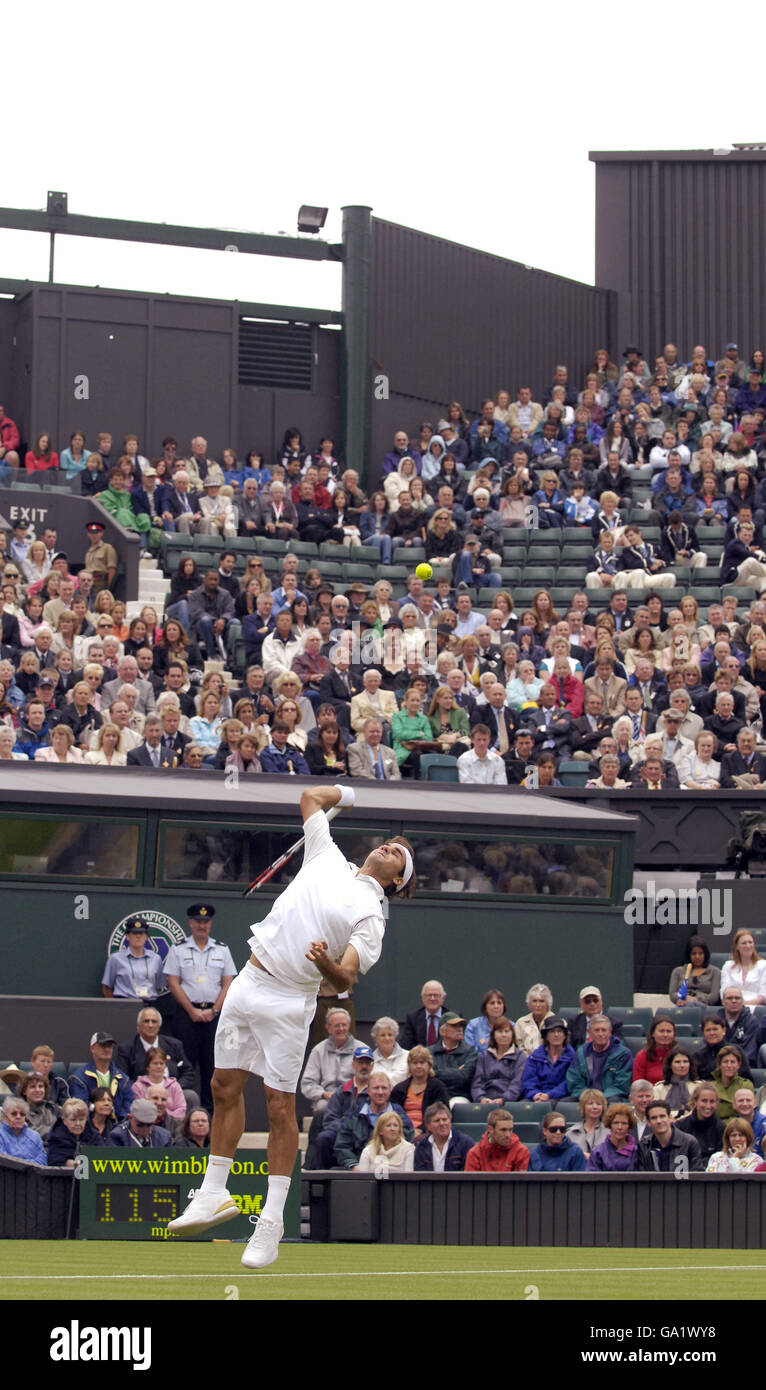 Roger federer wimbledon action hi-res stock photography and images - Alamy