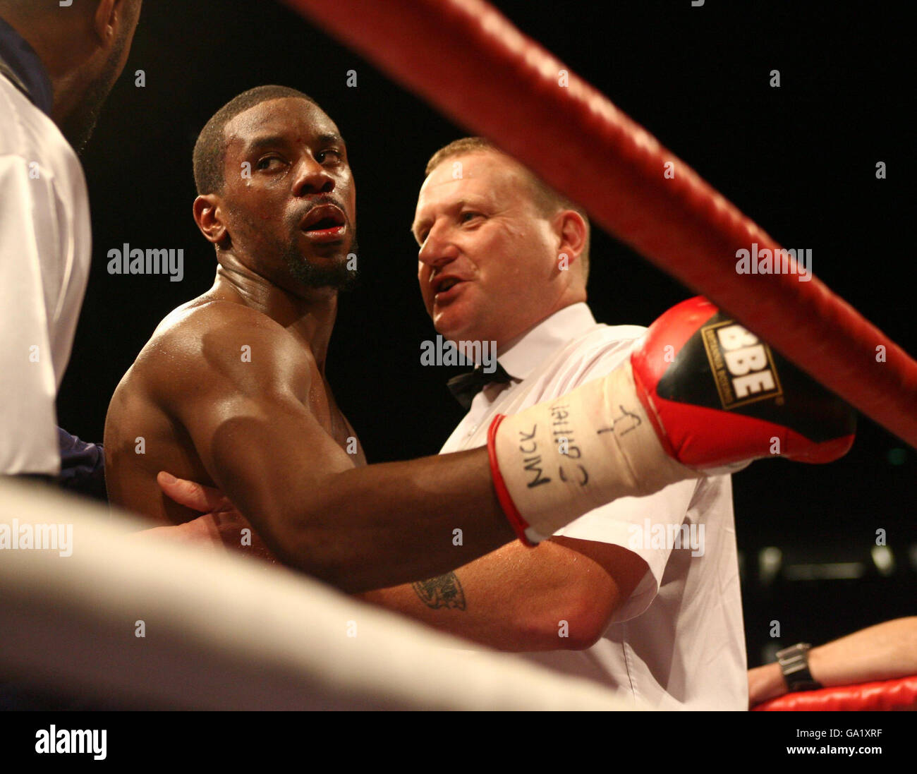 Commonwealth light middleweight title hi-res stock photography and ...