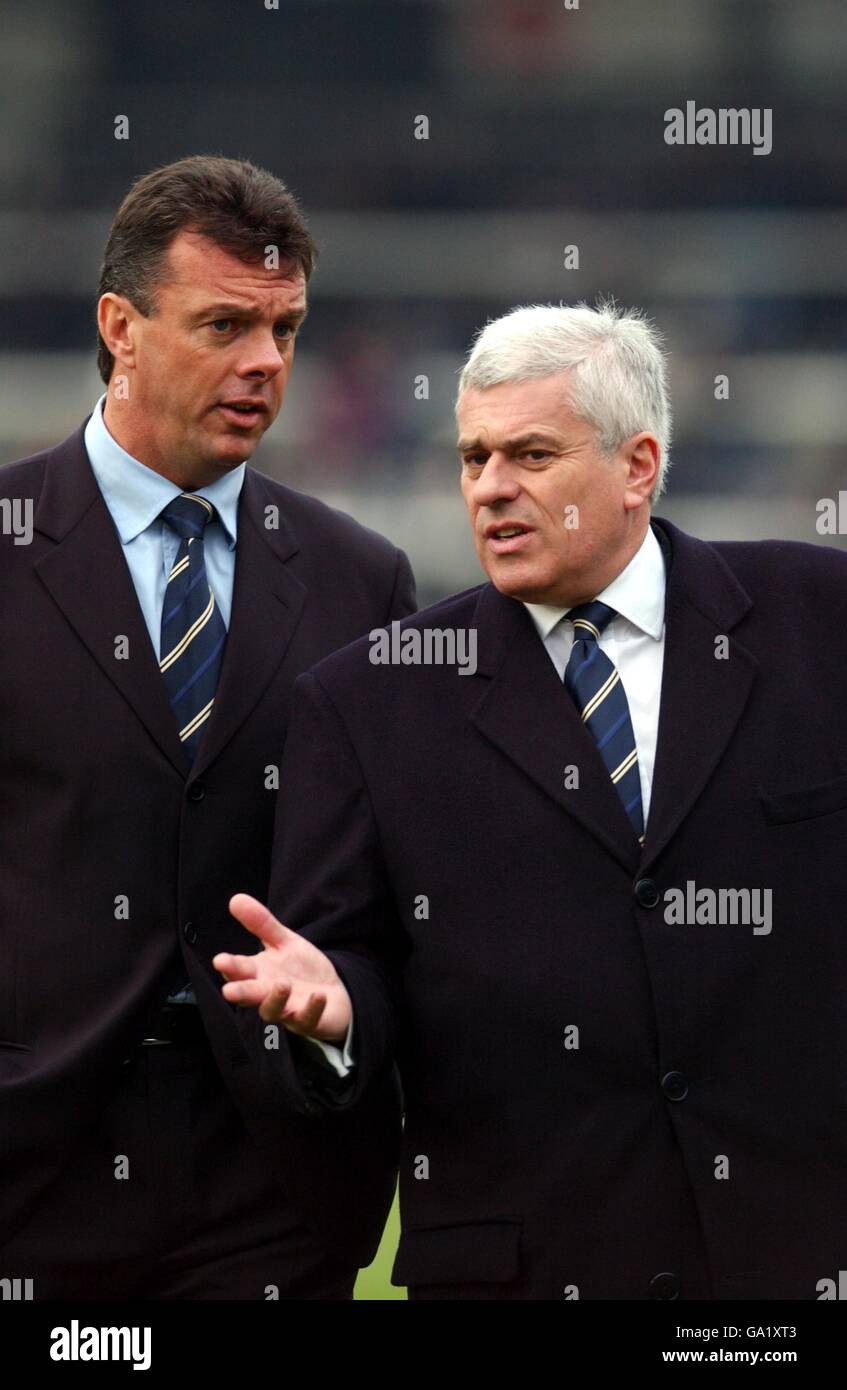 Leeds uniteds manager david oleary hi-res stock photography and images ...