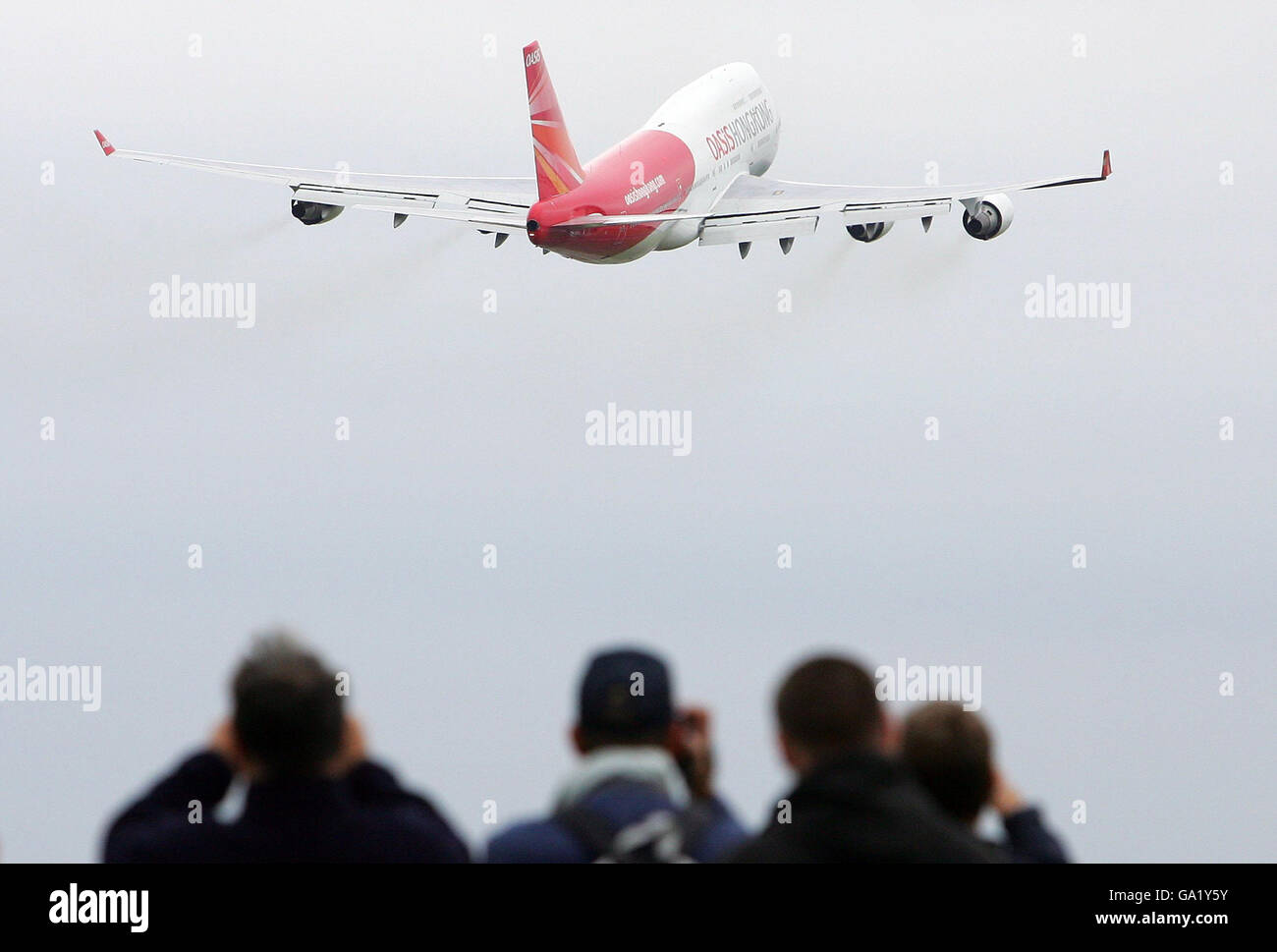 An Oasis Hong Kong Airlines 747 jumbo jet climbs steeply during the ...