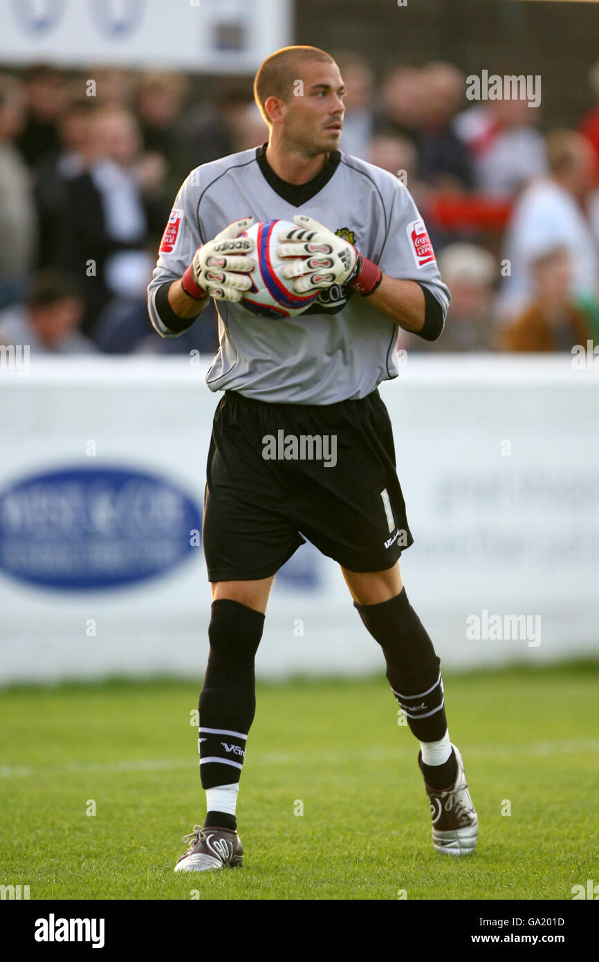 Dagenham and redbridge goalkeeper hi-res stock photography and images - Alamy