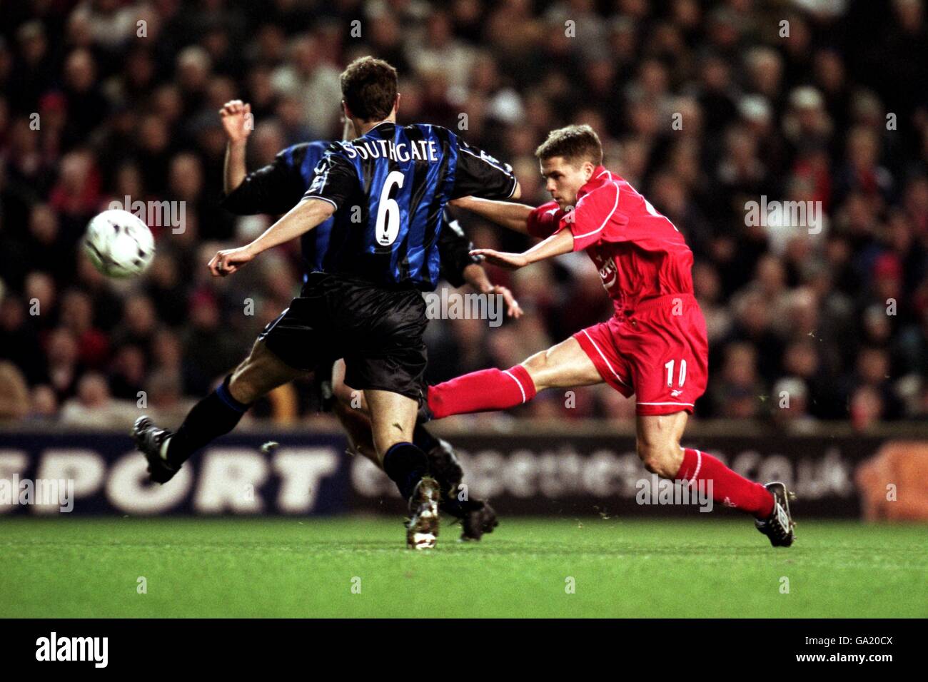 Middlesbrough's Gareth Southgate fails to stop Liverpool's Michael Owen ...