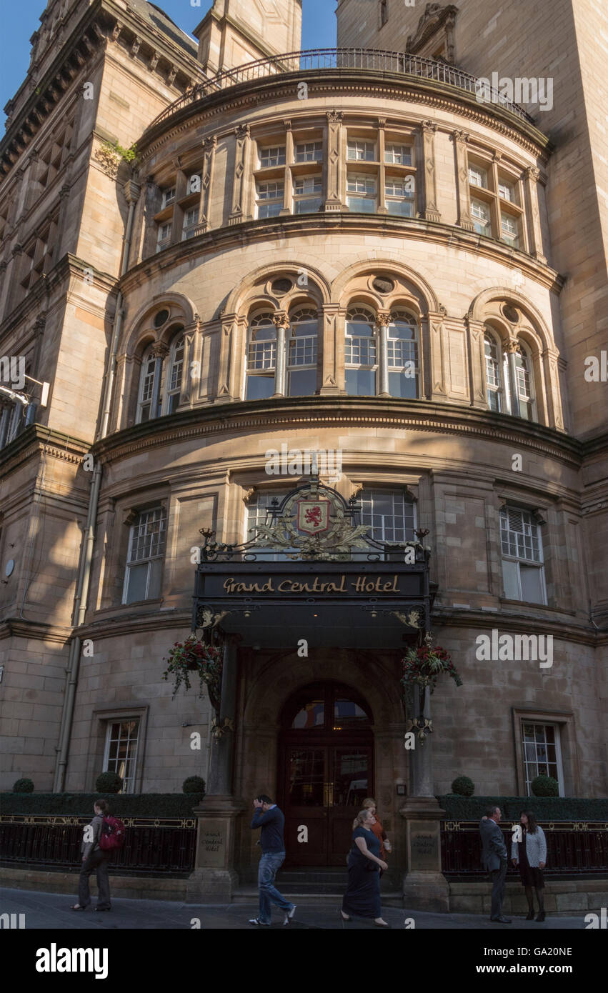Gordon street entrance of glasgow central station hi-res stock ...