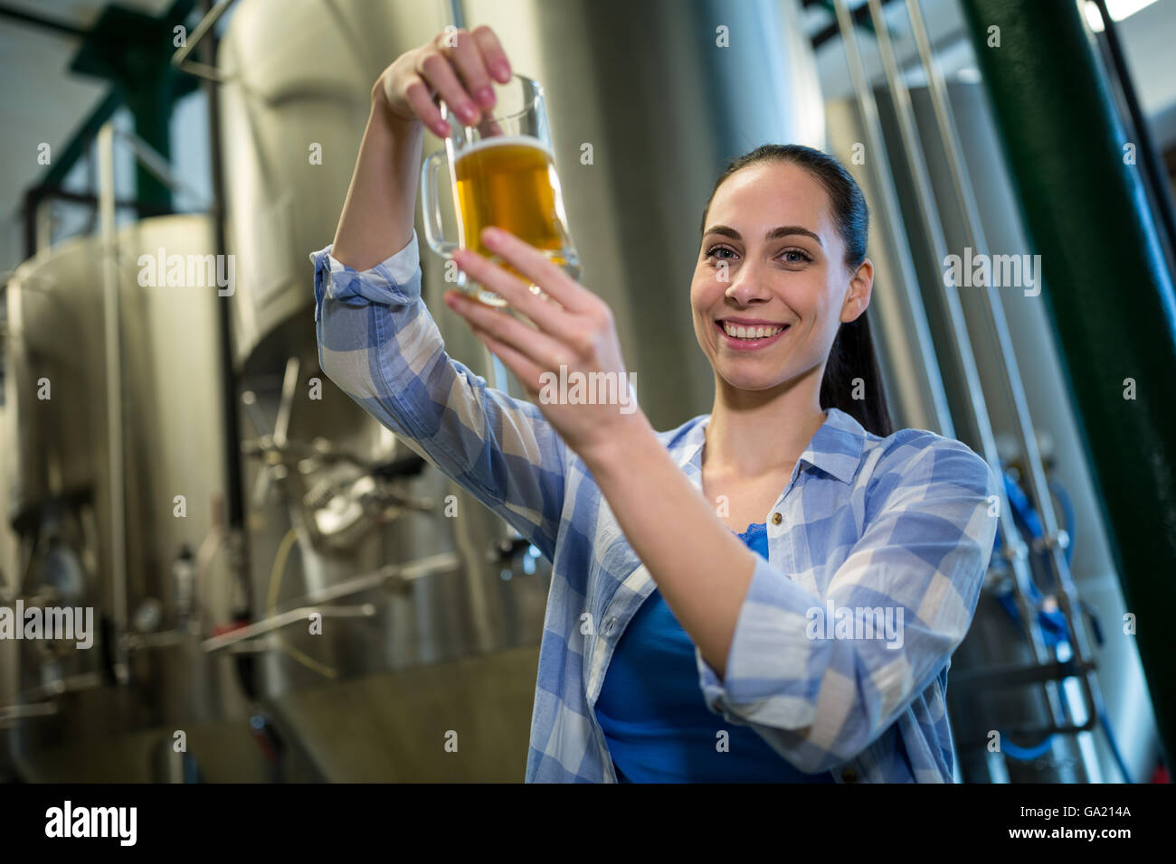 Female brewer hi-res stock photography and images - Alamy