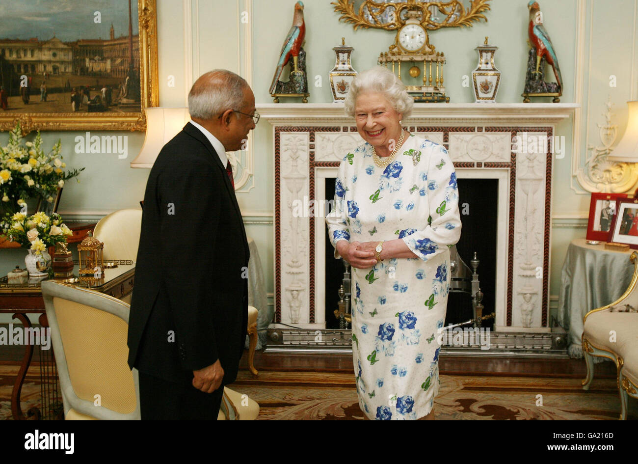 Queen elizabeth ii receives president maldives hi-res stock photography ...