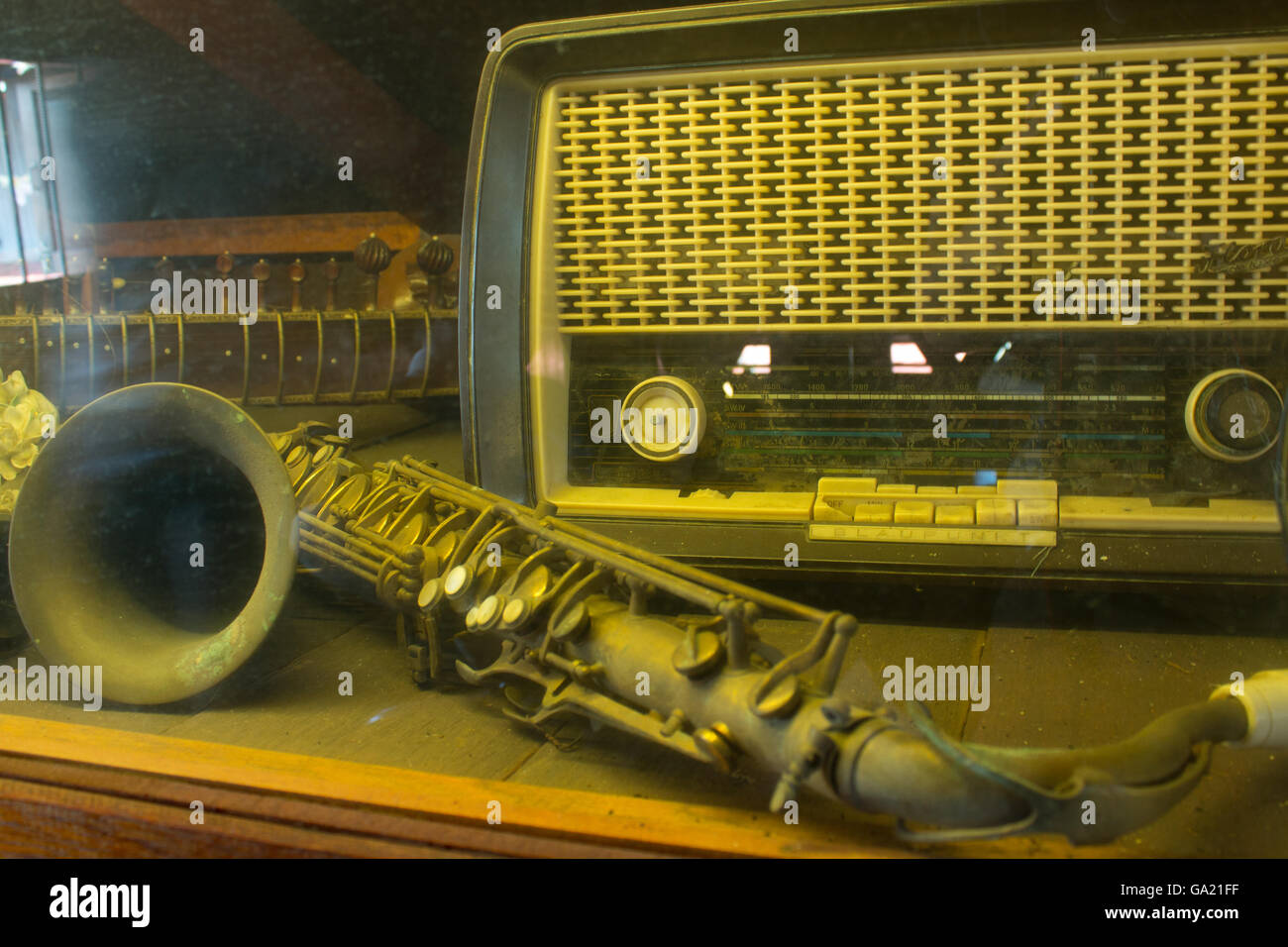 Old musical instruments and radio Stock Photo - Alamy