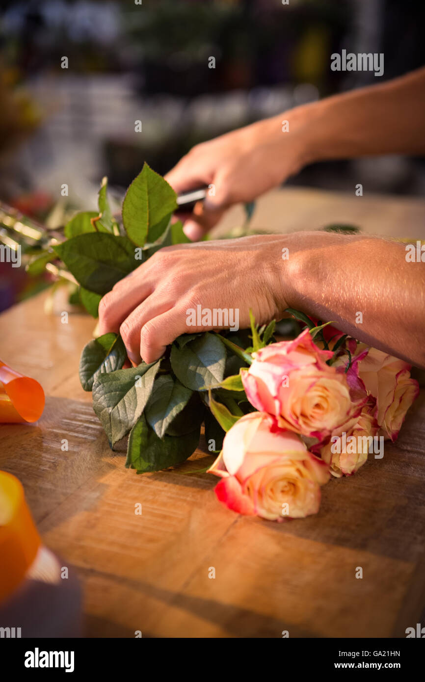 Flower shop hand florist cutting hi-res stock photography and images ...