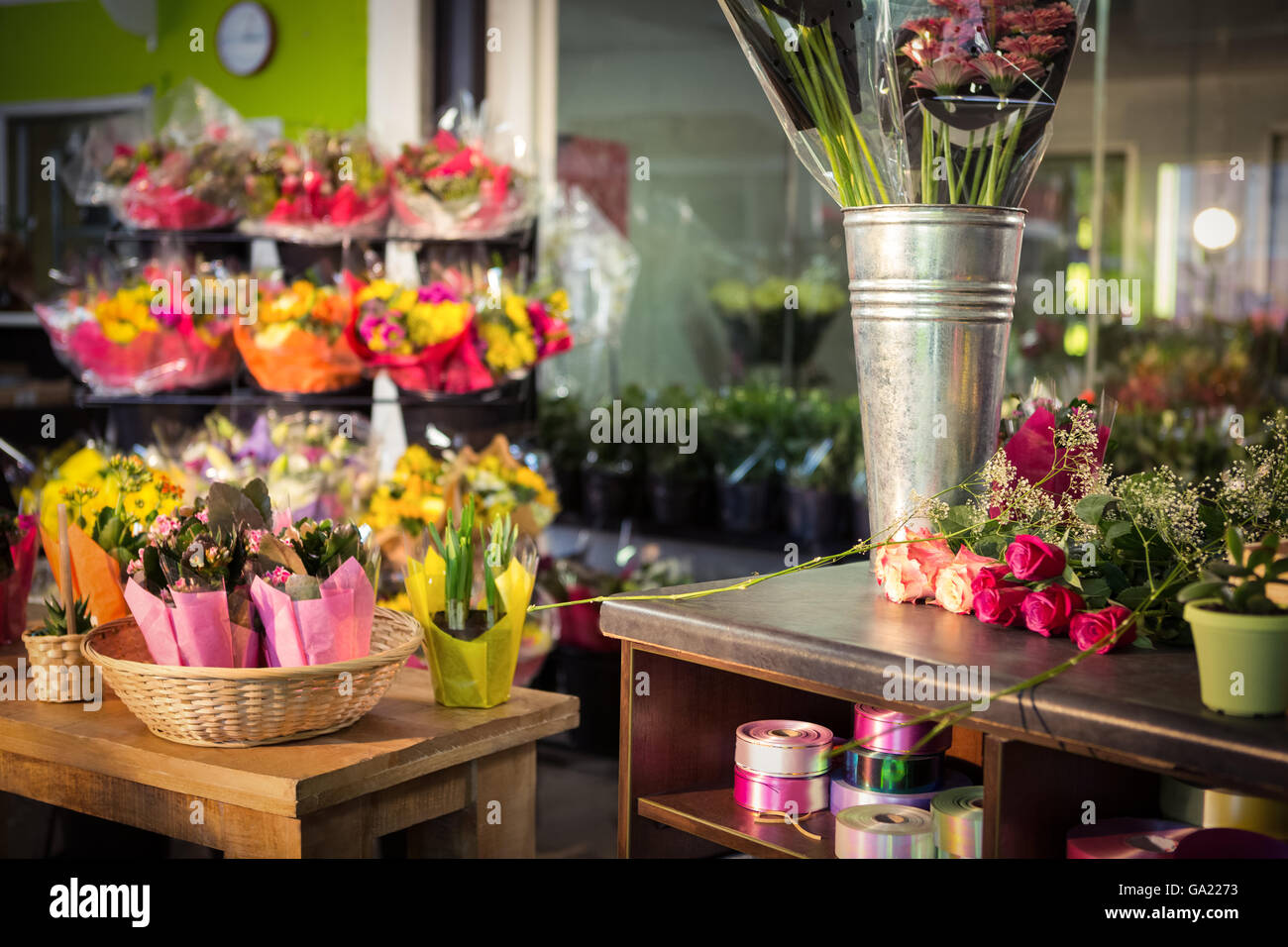 Bouquet table hi-res stock photography and images - Alamy
