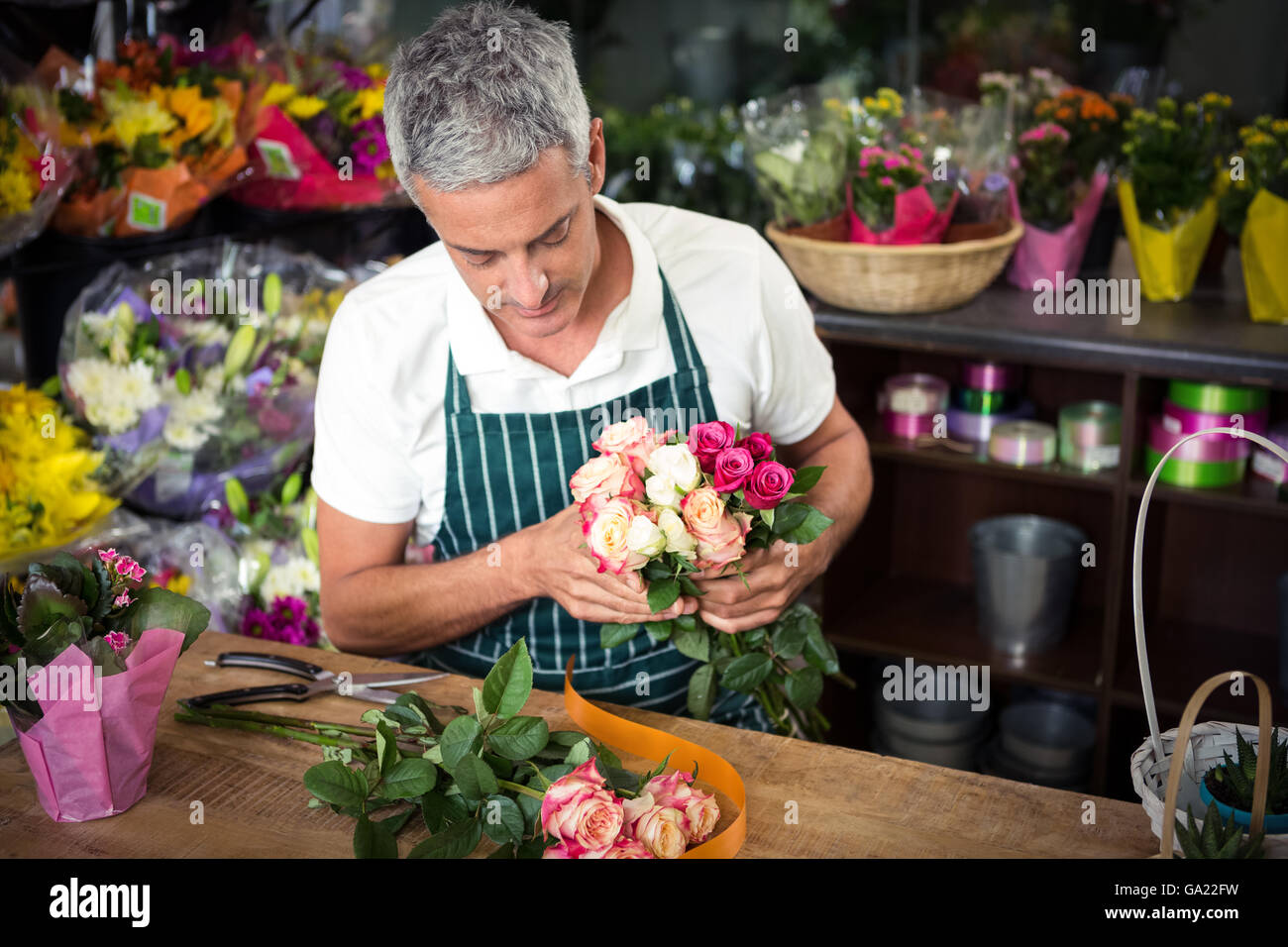 Male florist holding bunch hi-res stock photography and images - Alamy