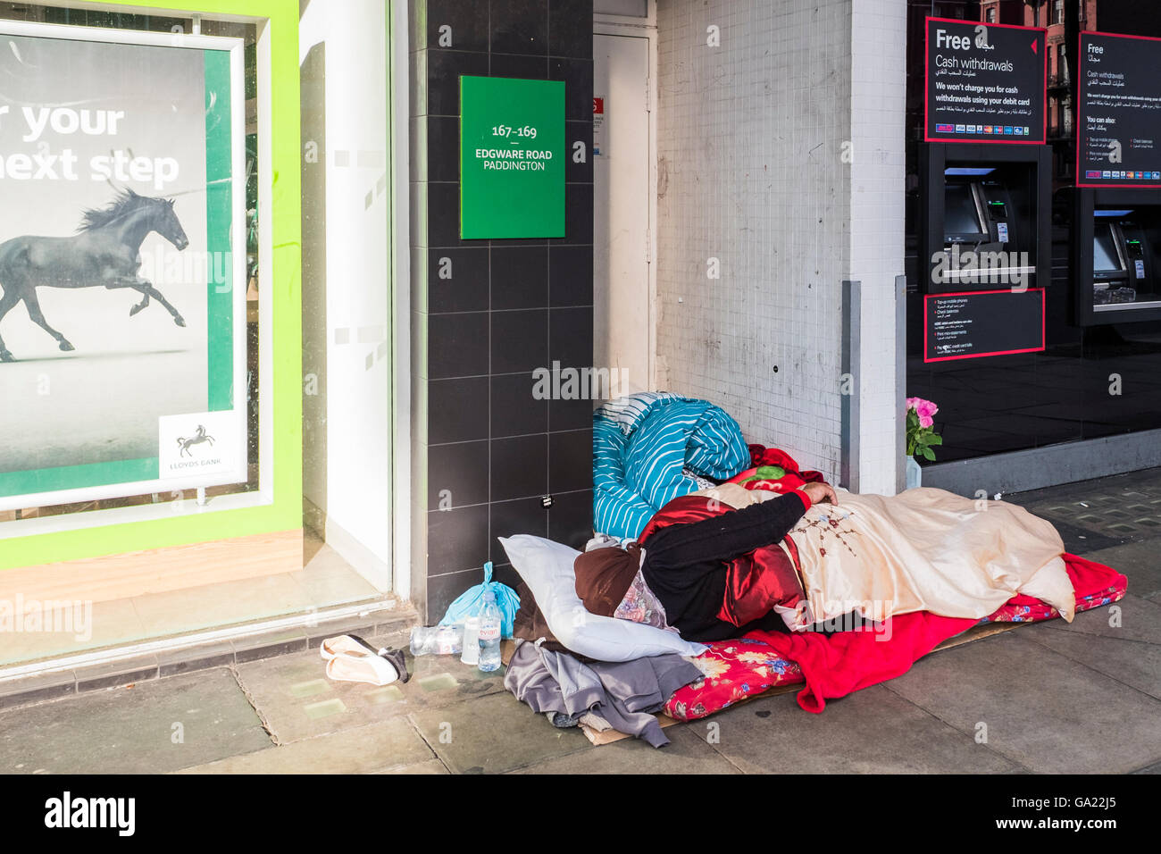 Homeless people street hi-res stock photography and images - Alamy