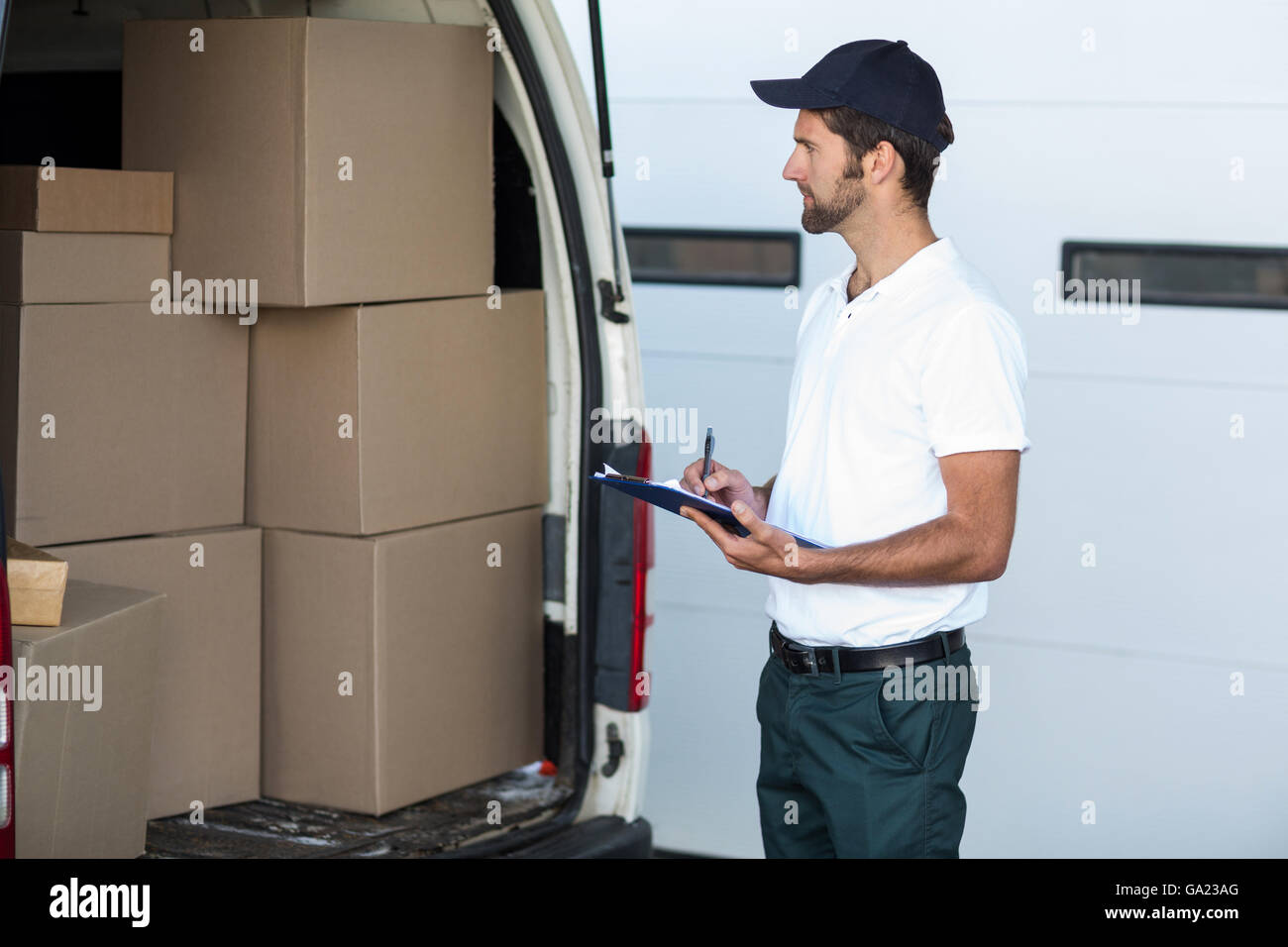 Goods delivery man hi-res stock photography and images - Alamy