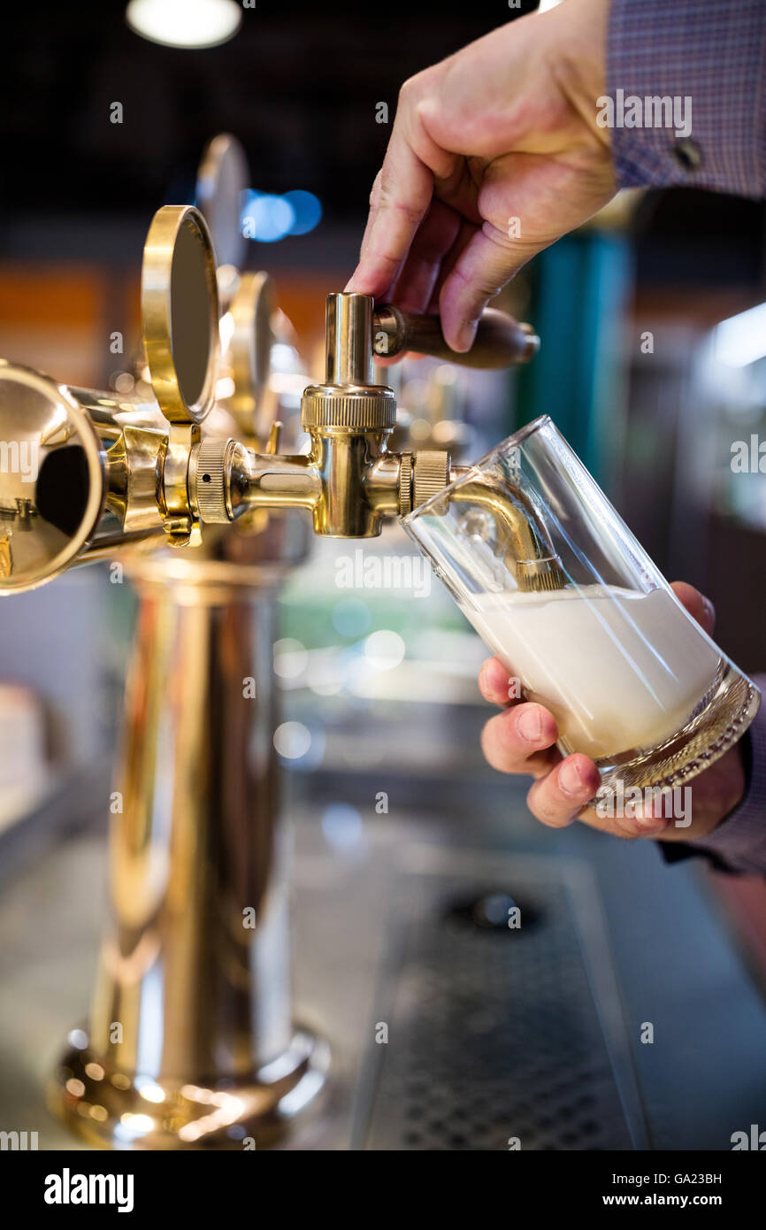 Bar tender pouring beer Stock Photo - Alamy