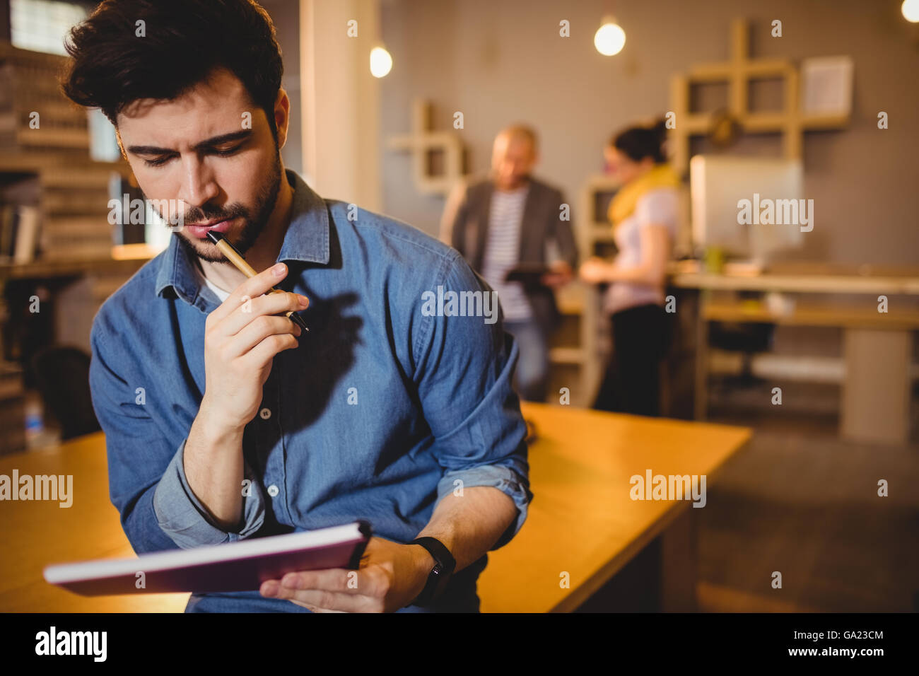Reading from notes hi-res stock photography and images - Alamy