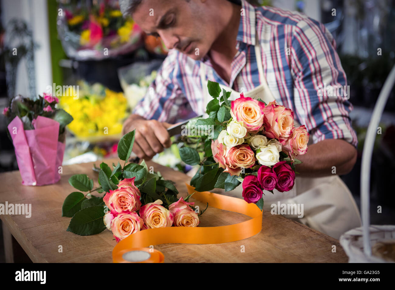 Male florist preparing bouquet of flower Stock Photo - Alamy