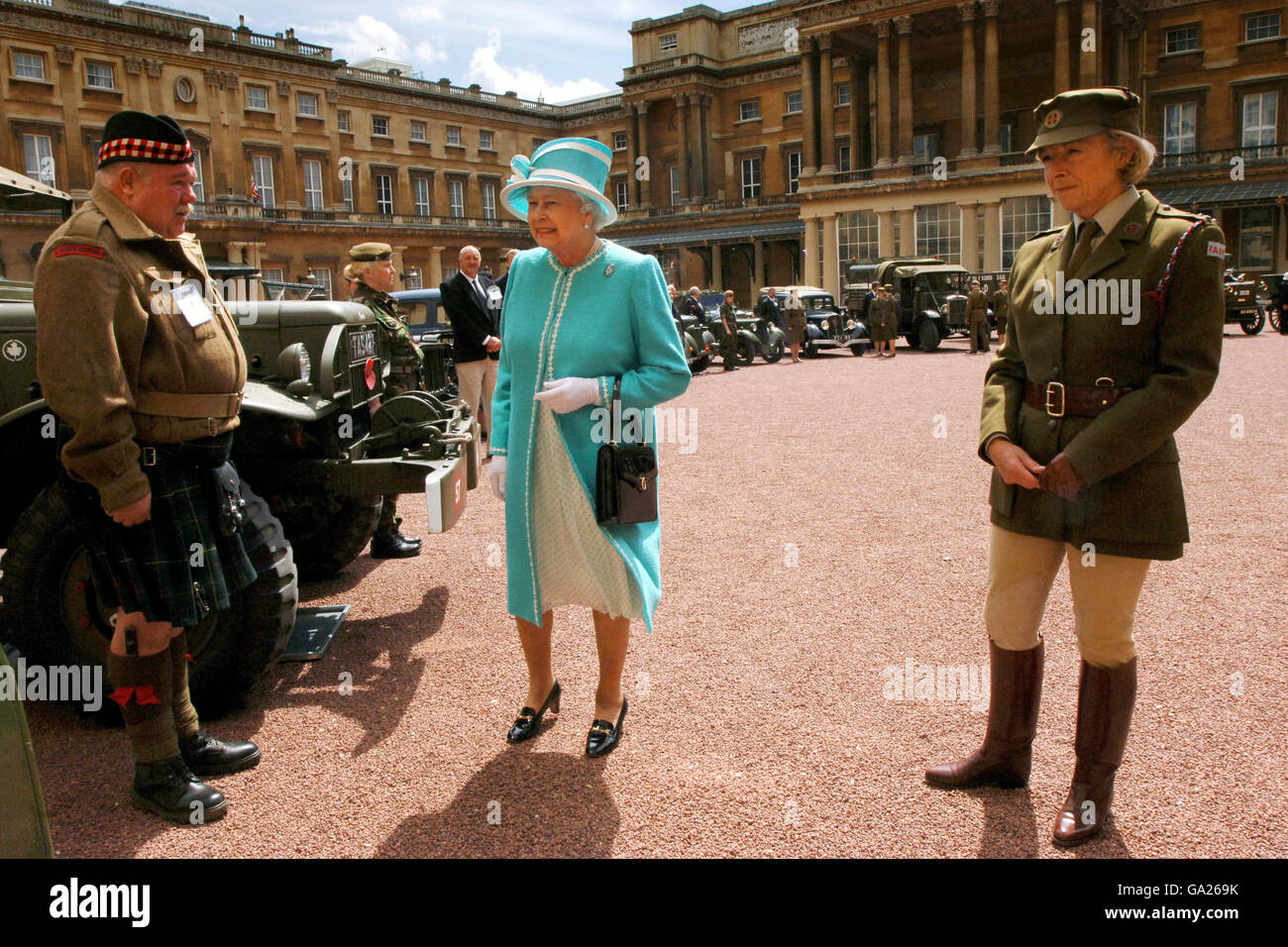 First aid nursing yeomanry corps hi-res stock photography and images ...