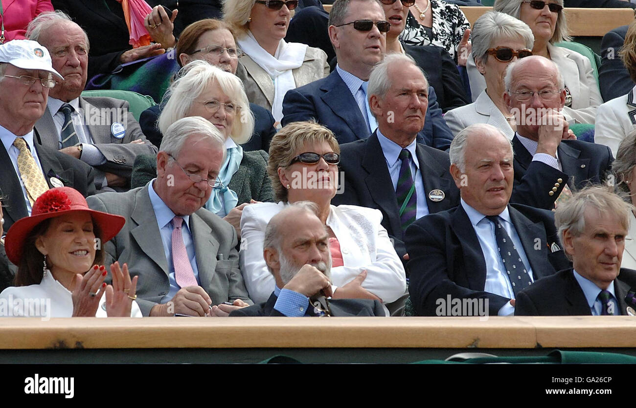 Half length mid top crowd watching royalty england mangpb hi-res stock ...