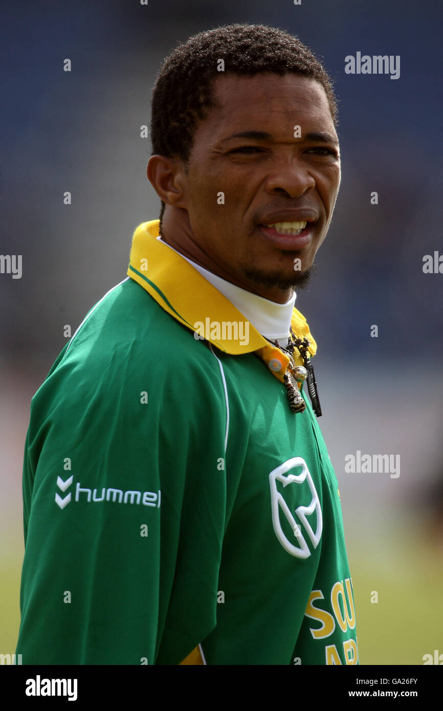 South africas makhaya ntini hi-res stock photography and images - Alamy