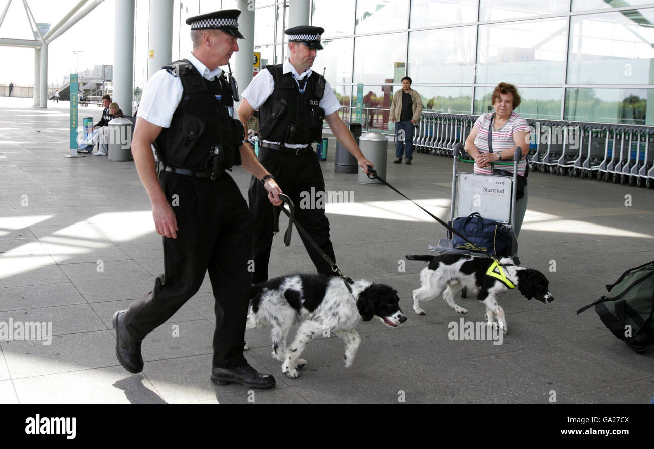 Heightened security stansted hi-res stock photography and images - Alamy