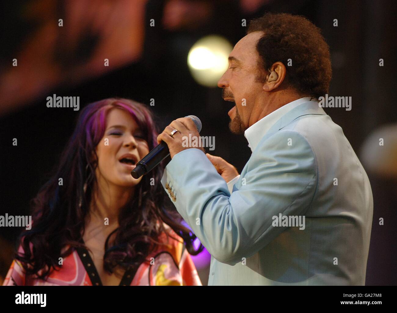 Tom jones joss stone perform charity concert in memory diana hi-res ...
