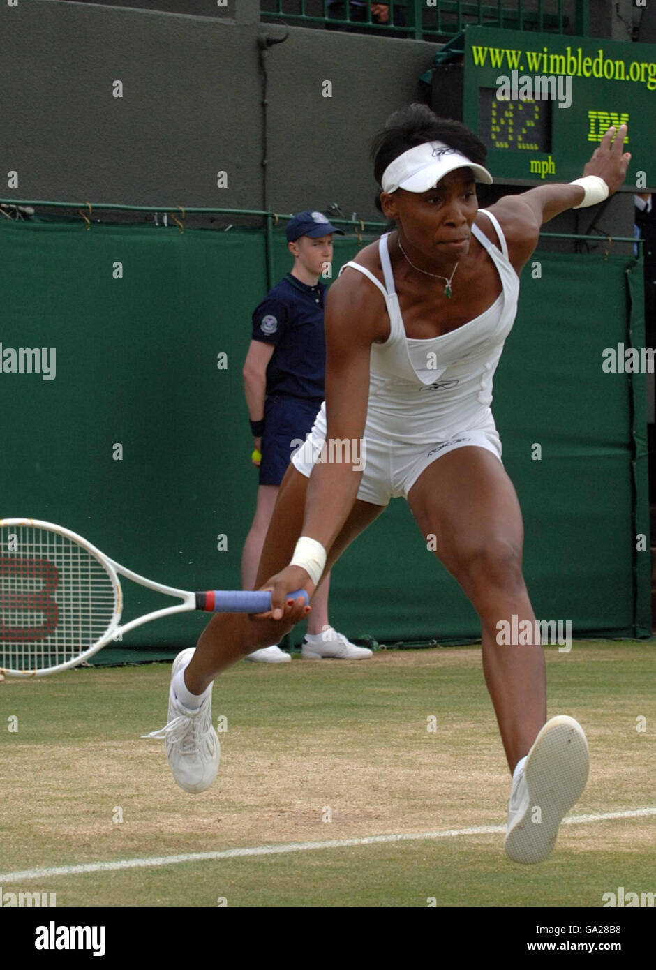Venus williams in action against akiko morigami hi-res stock ...