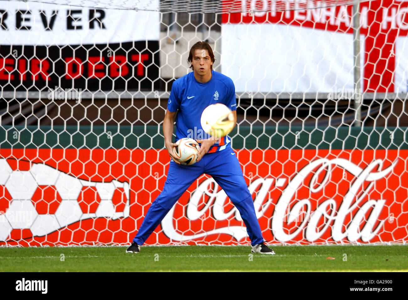 Holland goalkeeper tim krul hi-res stock photography and images - Alamy