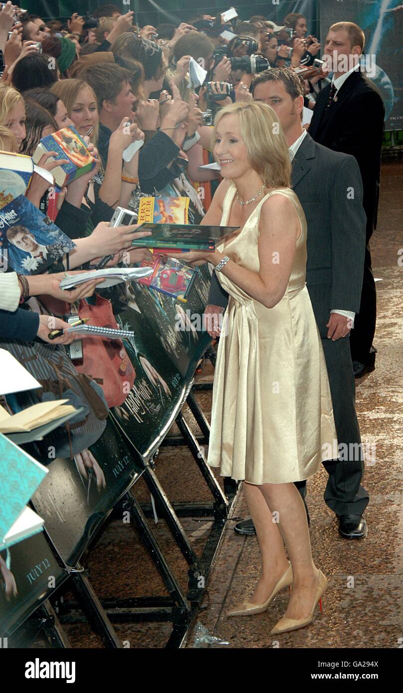 JK Rowling signs autographs for fans as she arrives for the UK Premiere ...