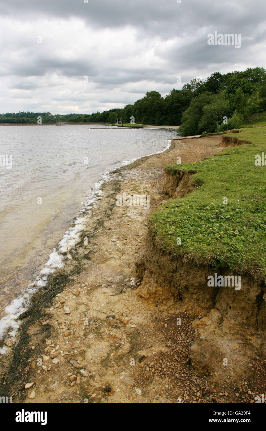 Weir Wood Reservoir water level Stock Photo - Alamy