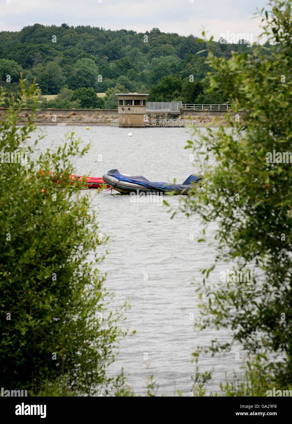 Weir Wood Reservoir water level Stock Photo - Alamy