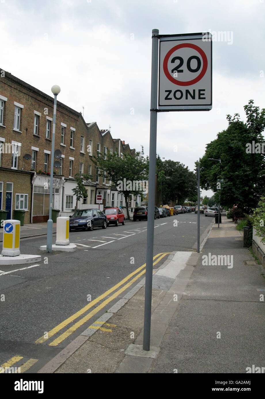 20 Mph Zone Stock Photos & 20 Mph Zone Stock Images - Alamy