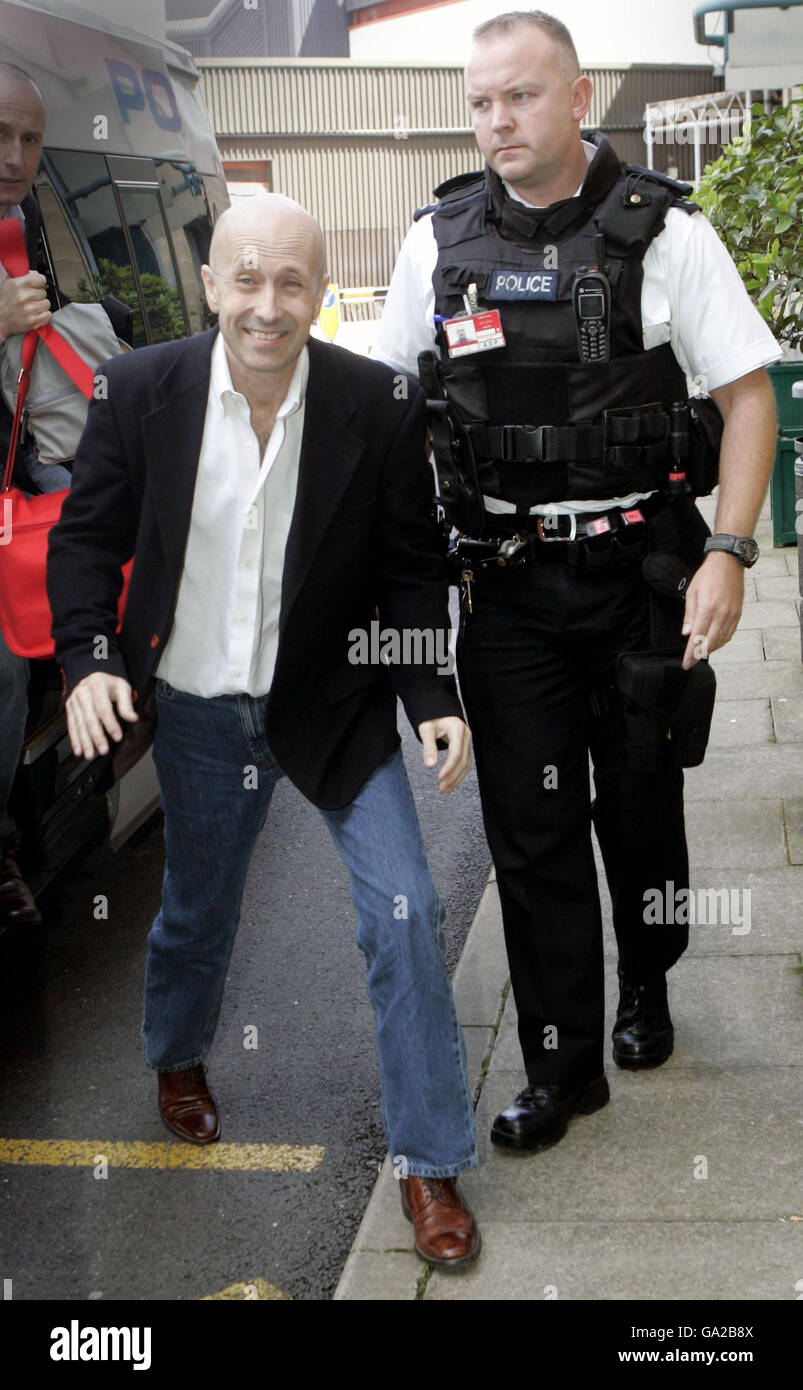 Alan Johnston arrives back in Britain Stock Photo - Alamy