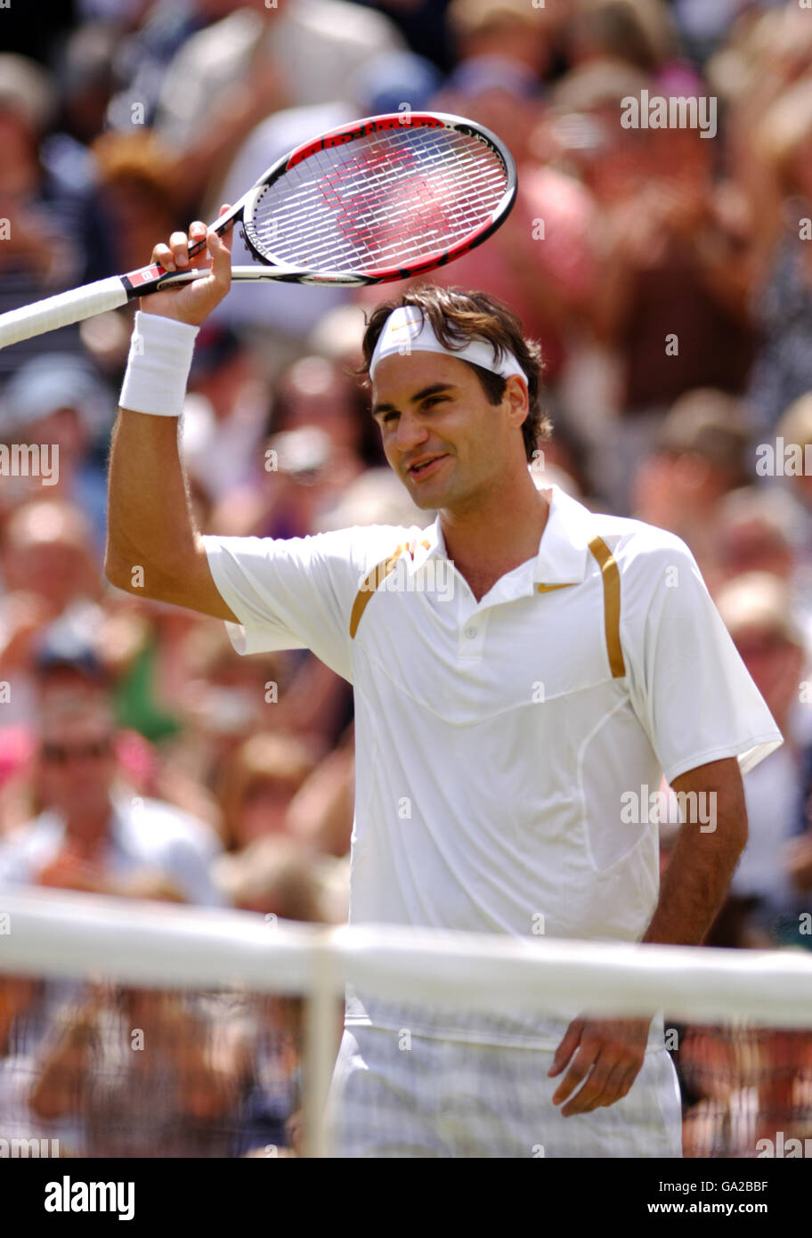 Roger Federer celebrates victory over Richard Gasquet Stock Photo - Alamy