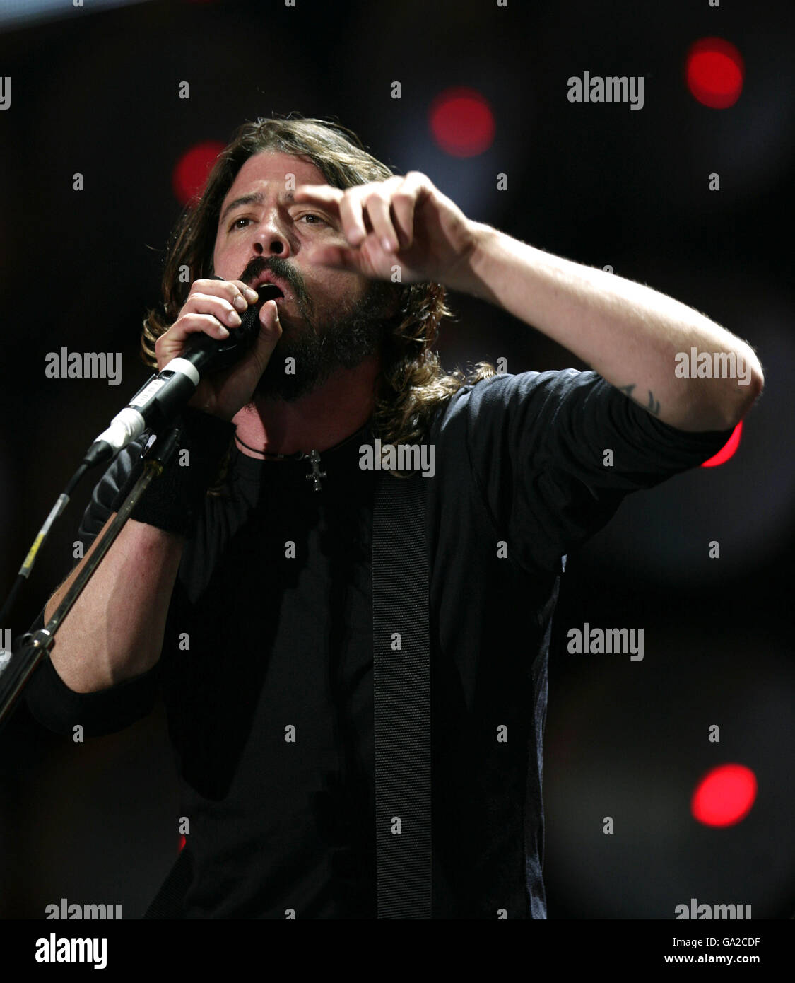 Foo fighters live earth hi-res stock photography and images - Alamy