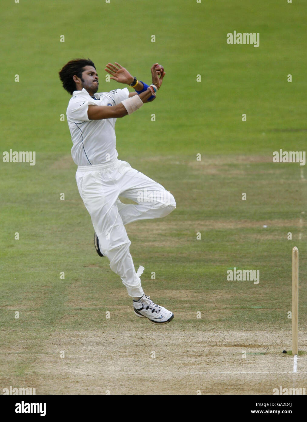 Cricket action bowling jumping hi-res stock photography and images - Alamy